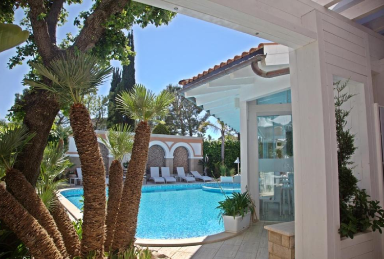 15-16/08: 1 o 2 Notti a Ferragosto con Accesso alla Piscina Esterna anche con Spa per 1 persona